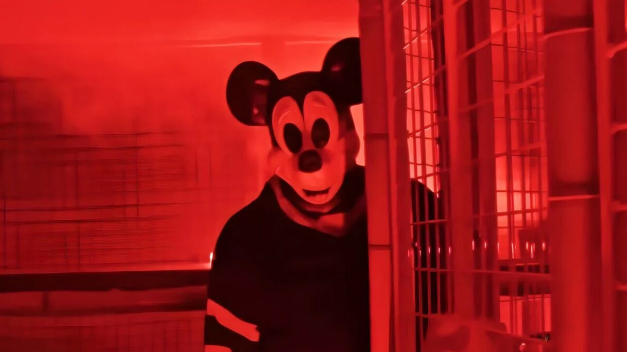 Ο Mickey Mouse μεταμορφώνεται σε serial killer σε νέα ταινία τρόμου ...