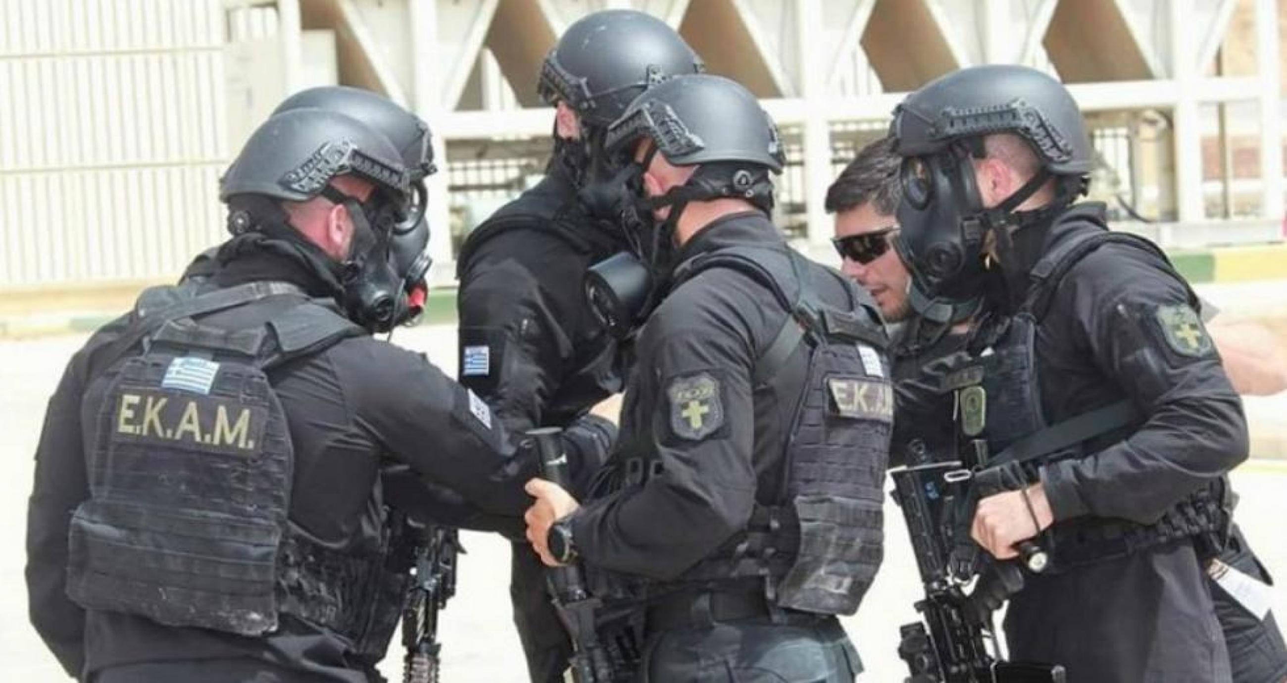 Έφοδος Αστυνομικών σε κελιά - Συνδρομή και της ΕΚΑΜ | PoliceNET of Greece