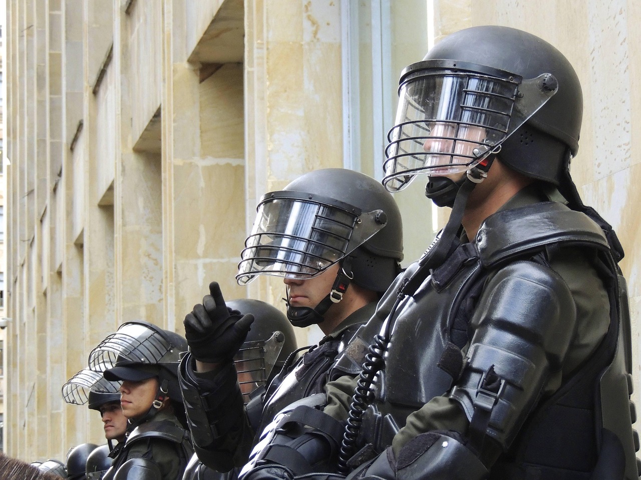 Τι συστήνει πρώην γιατρός της ομάδας SWAT των ΗΠΑ να έχει μαζί του κάθε ...